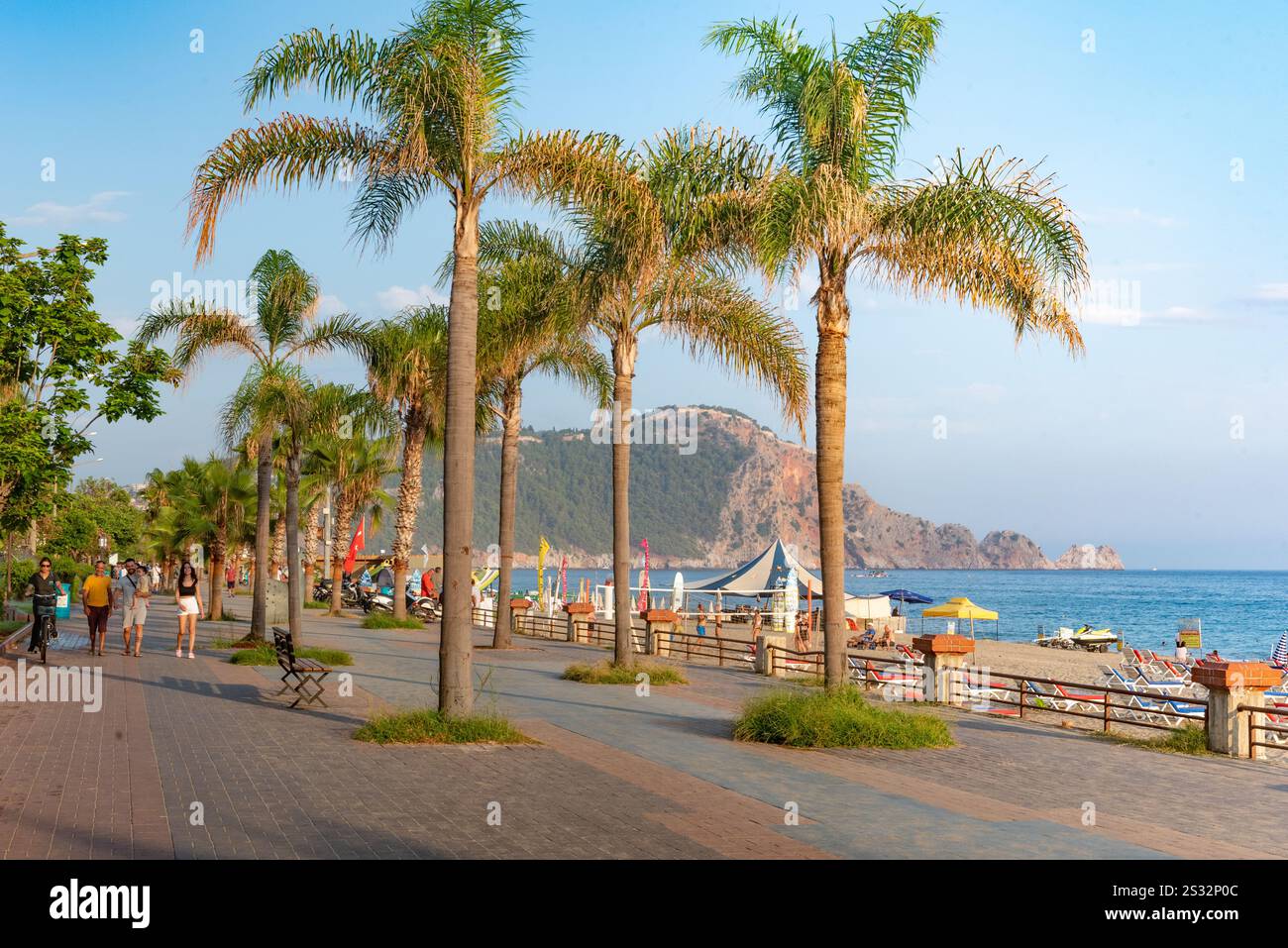 Alanya, Turkey, July 9th 2024 The palm tree lined sea cycle path beside ...