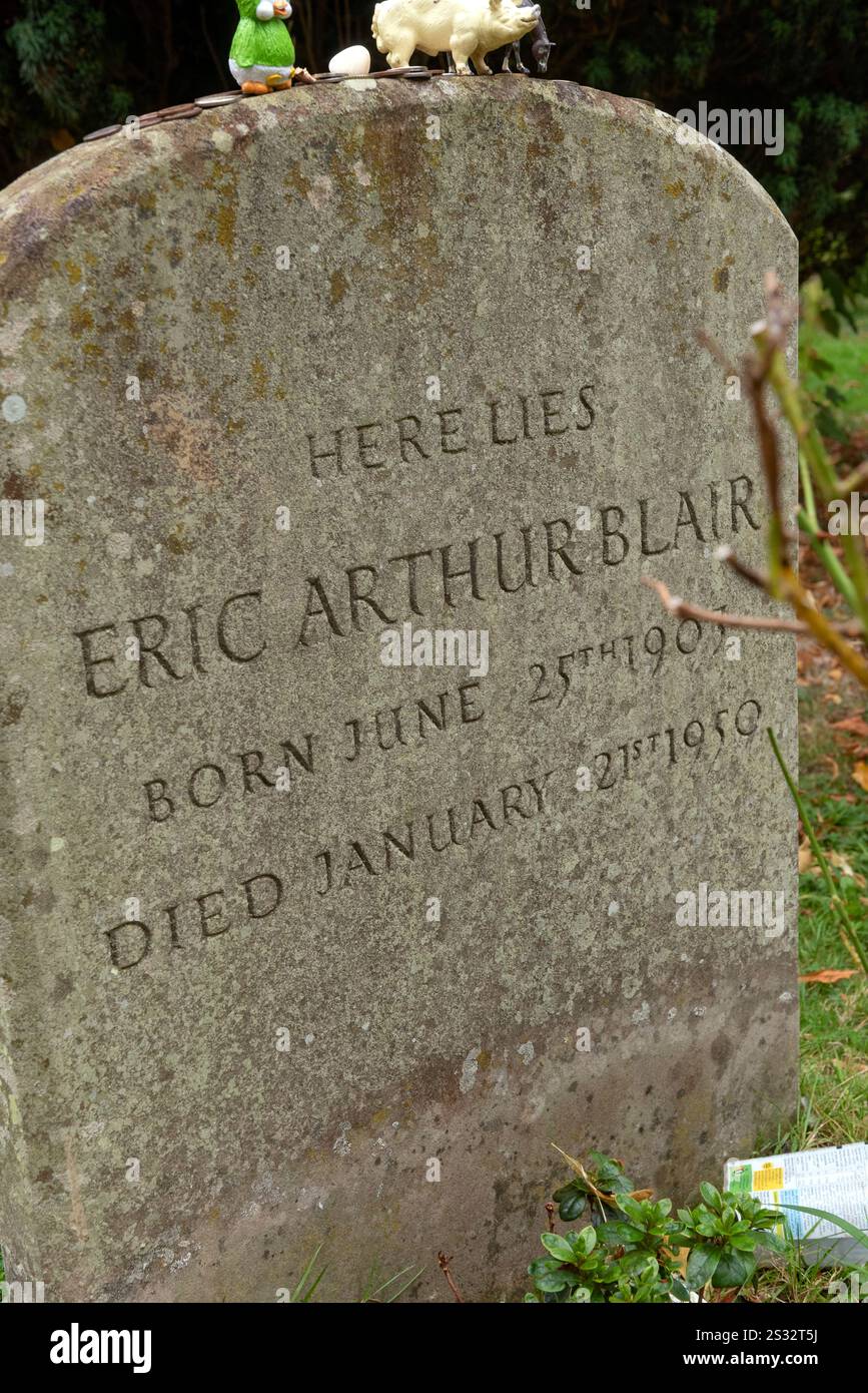 Sutton Courtney, Oxford. September 3rd 2024 Headstone and inscription at the grave of Eric ...