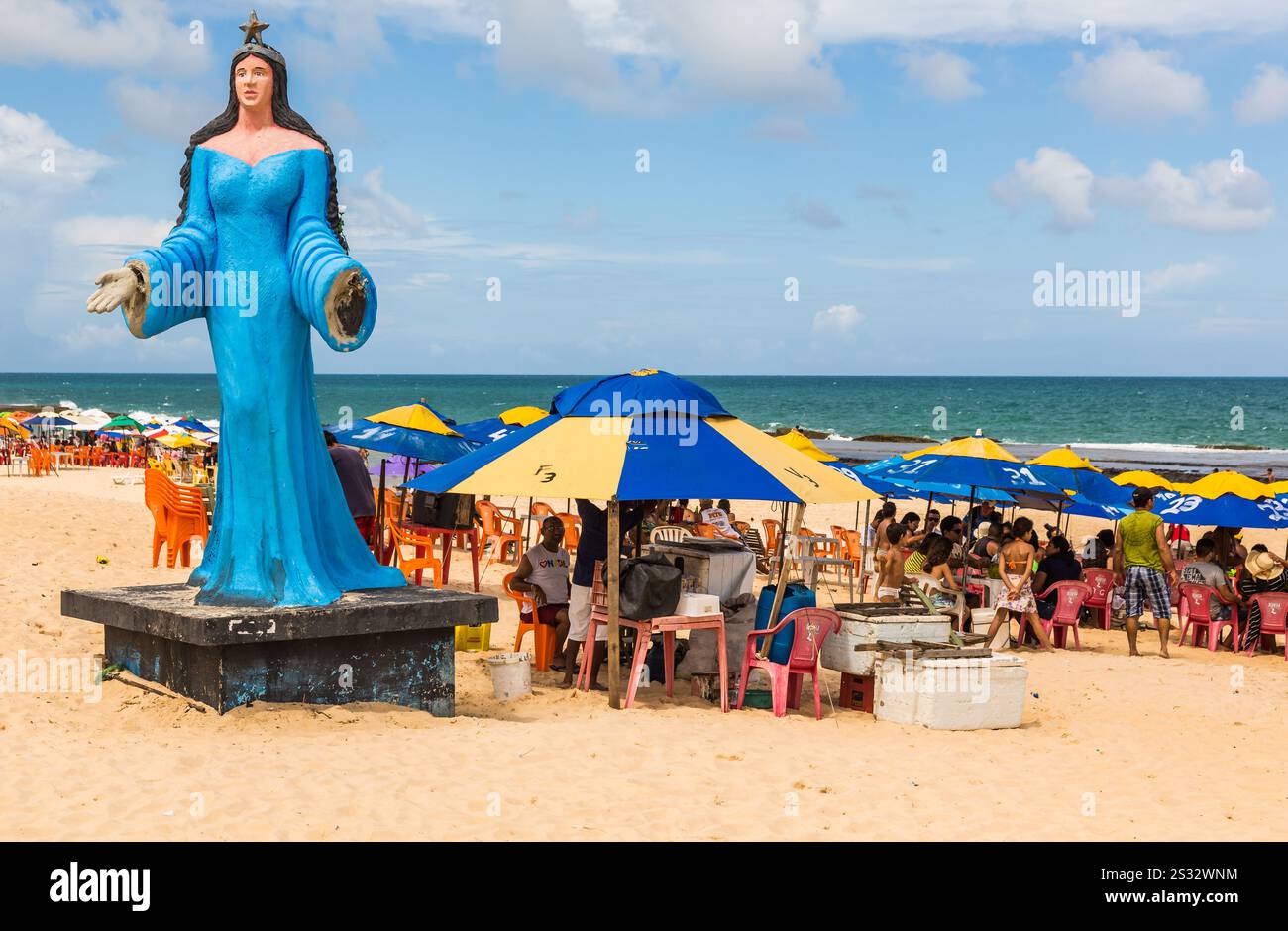 Statue virgin mary with parasol hi-res stock photography and images - Alamy