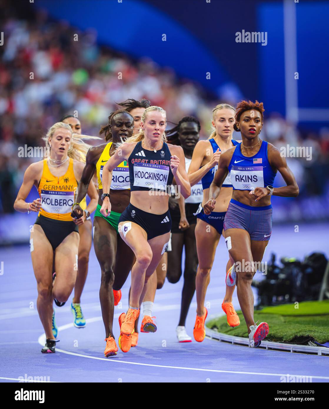 Keely Hodgkinson participating in the 800 meters at the Paris 2024 ...