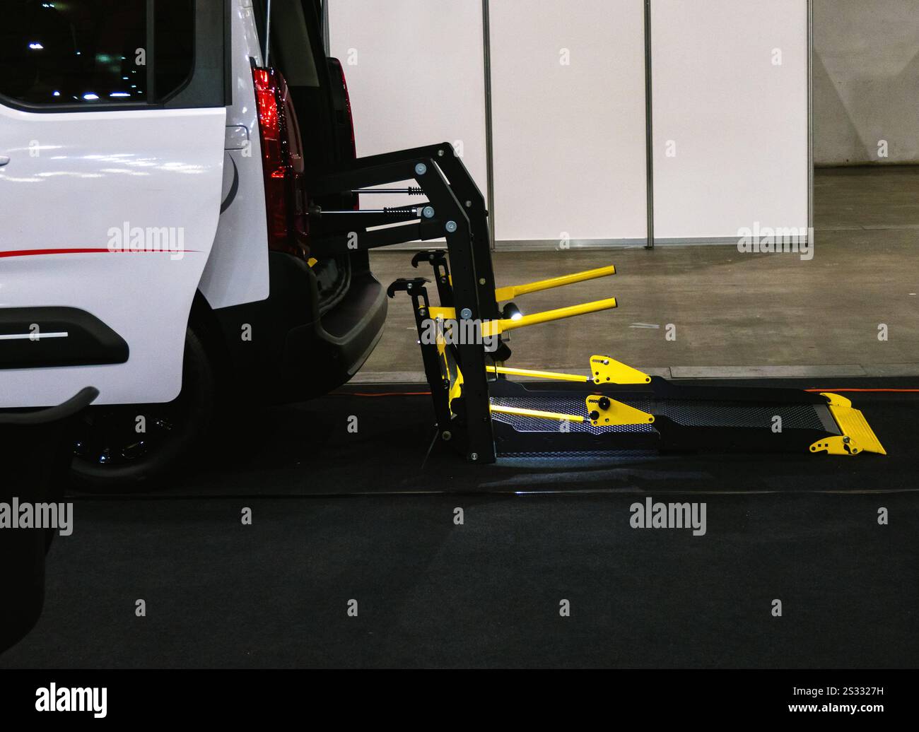 Inclusive transport. A lifting mechanism in the passenger compartment ...