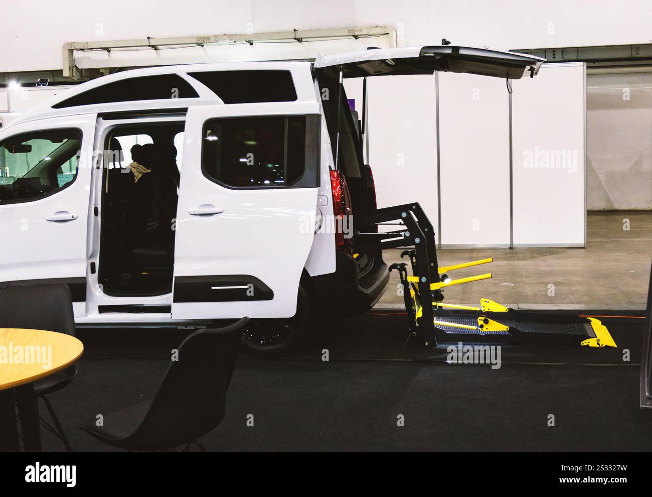 Inclusive transport. A lifting mechanism in the passenger compartment ...