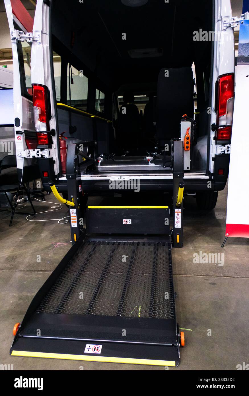 Inclusive transport. A lifting mechanism in the passenger compartment ...