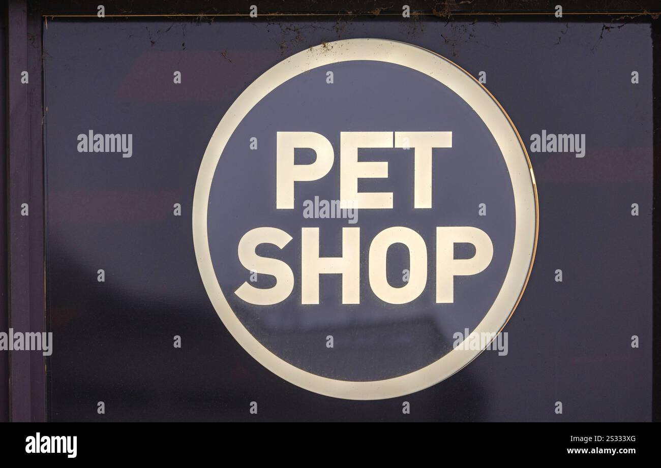 Pet Shop Sign in White Circle at Black Background Stock Photo - Alamy