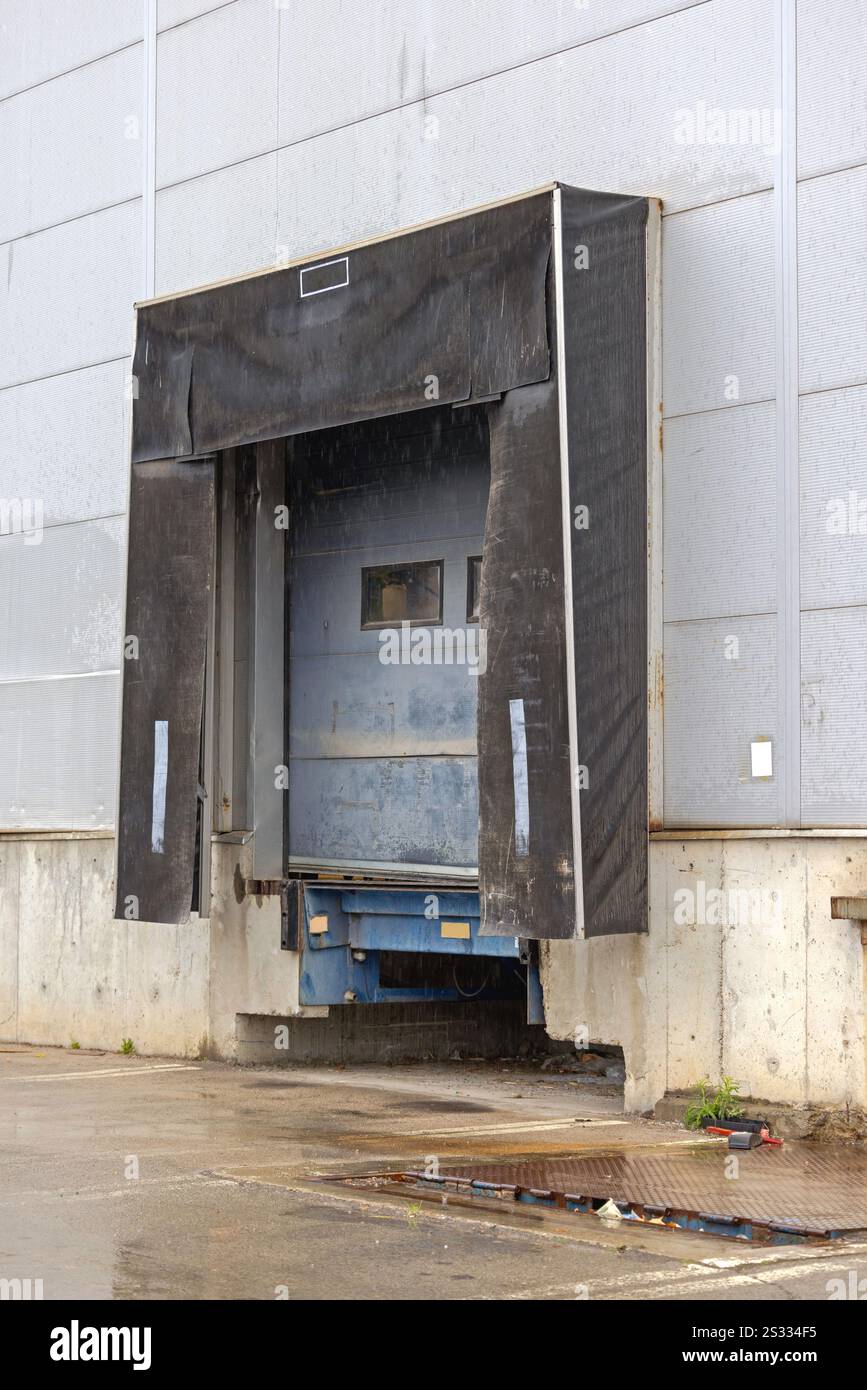 Loading Bay Door at Old Distribution Warehouse Building Stock Photo - Alamy
