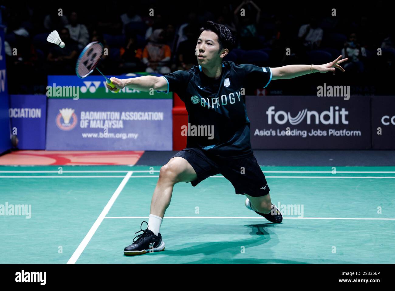 Kuala Lumpur, Malaysia. 08th Jan, 2025. Koki Watanabe of Japan plays against Loh Kean Yew of ...