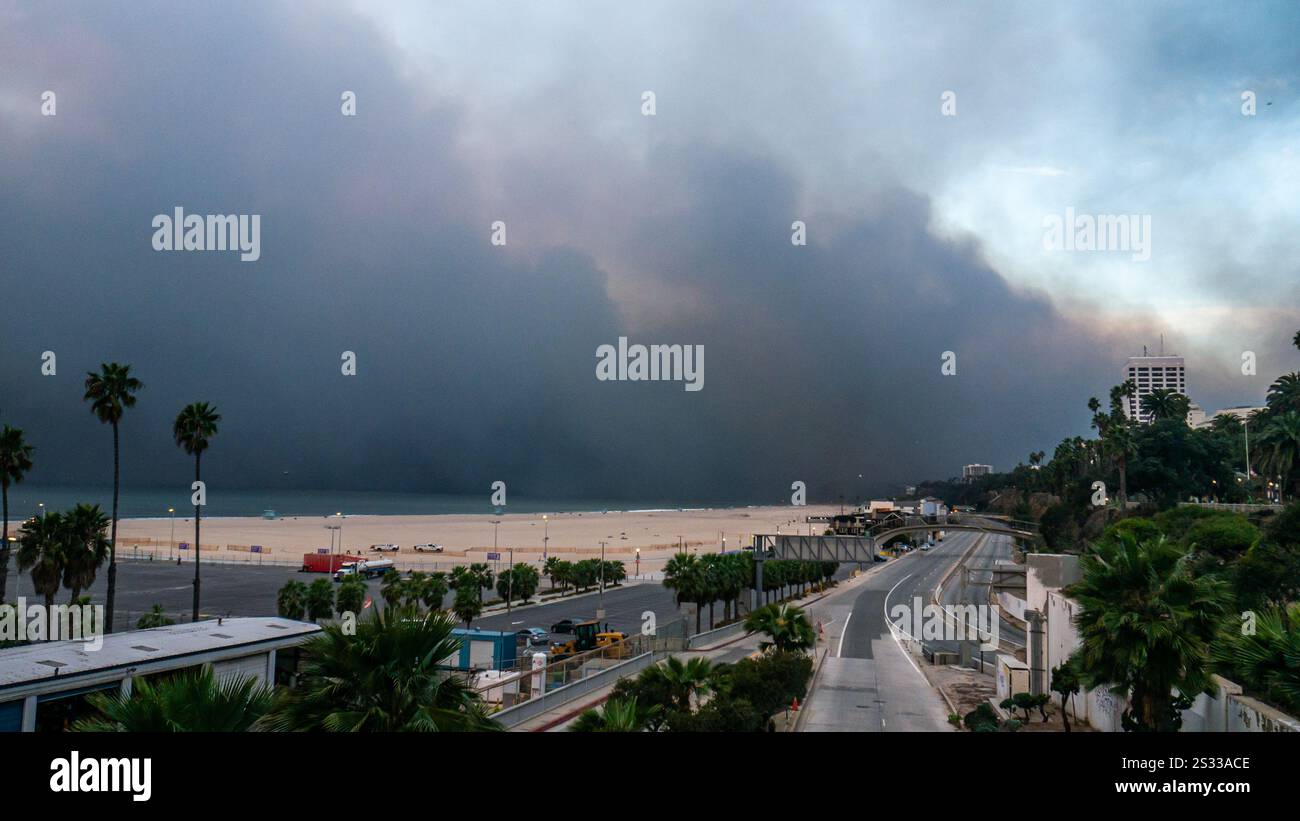 Los Angeles, USA. 8th January, 2025. Plumes of smoke drift over the ...