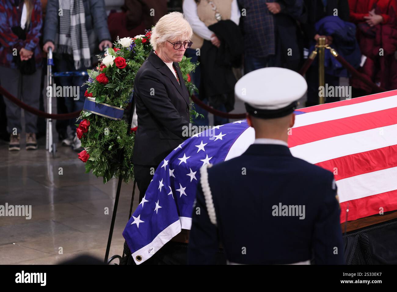 Washington, DC, United States. 08th Jan, 2025. Becky Carter pays her ...