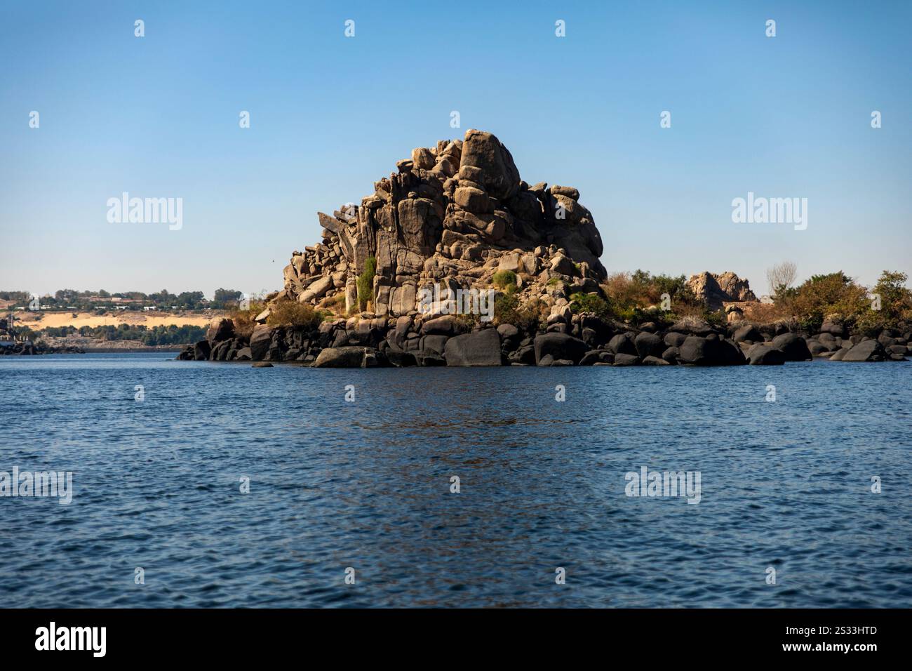 Tourist boats from Aswan to Philae, with excursion on the Nile River ...