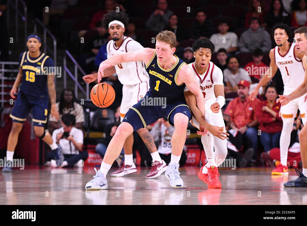 LOS ANGELES, CA - JANUARY 04: Michigan Wolverines center Danny Wolf (1 ...