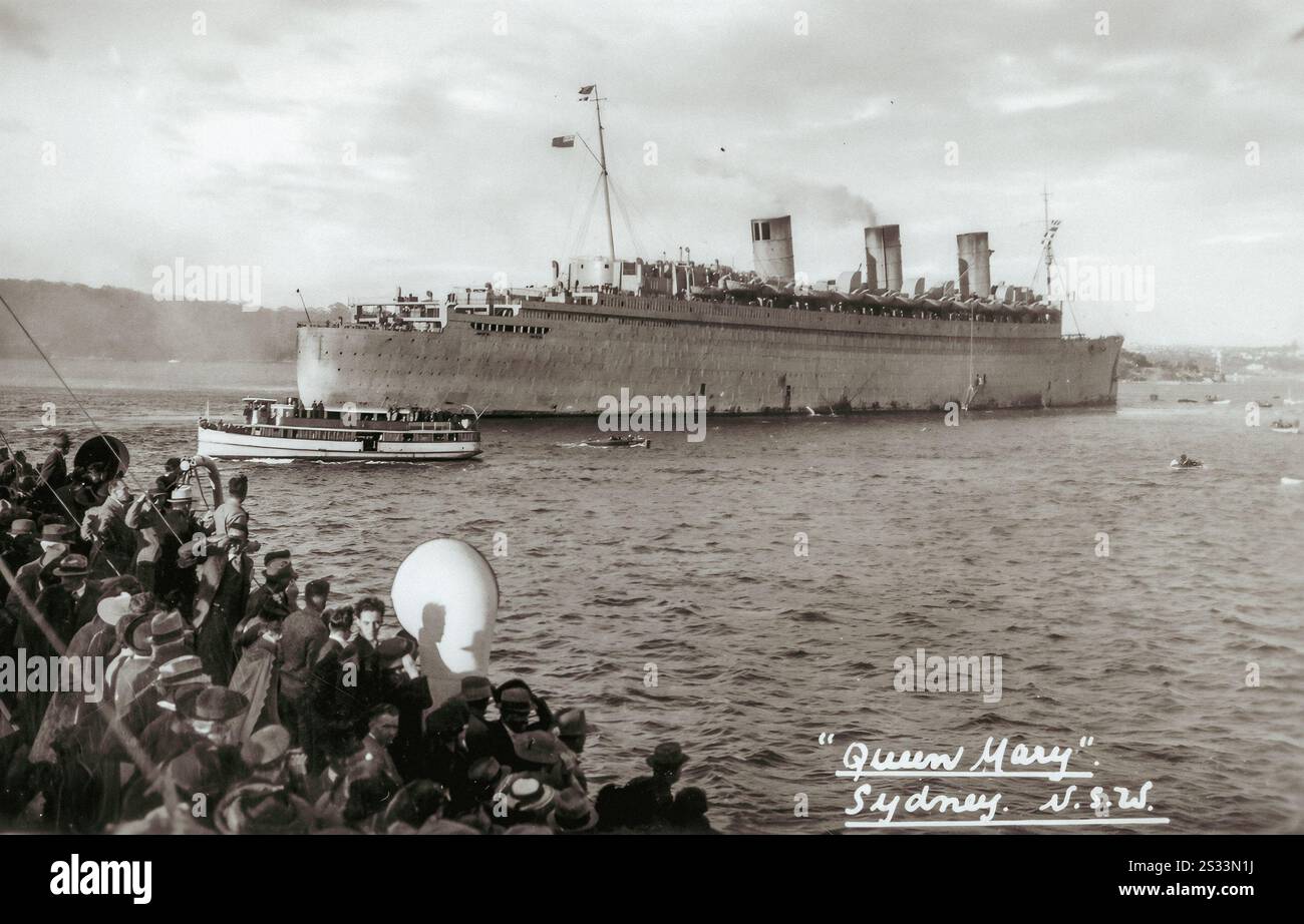HM Troopship Queen Mary in Sydney, World War II Stock Photo - Alamy