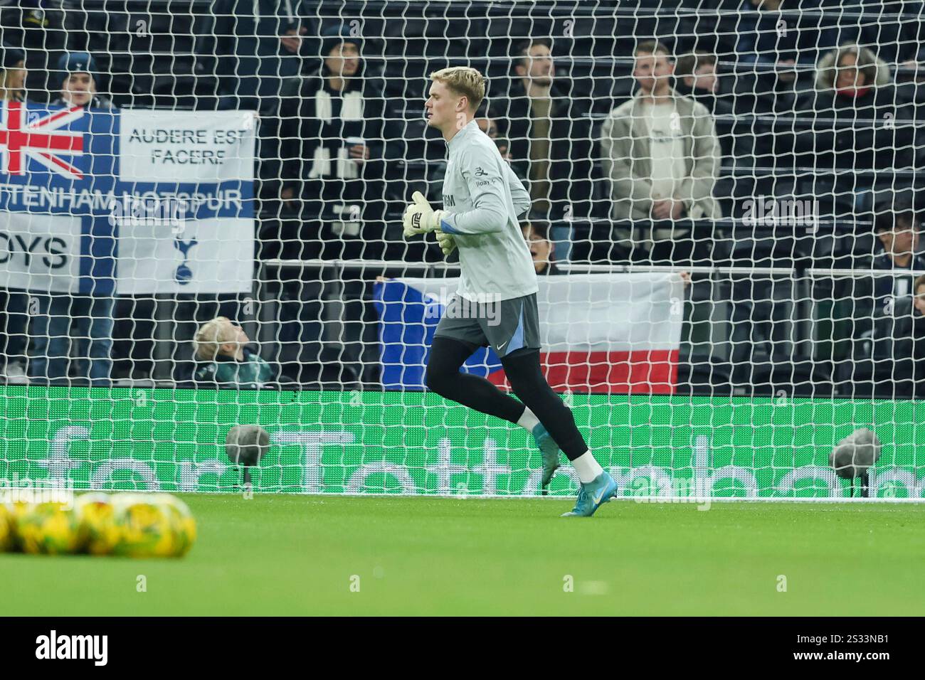 Tottenham Hotspur Stadium, London, UK. 8th Jan, 2025. Carabao Cup Semi ...