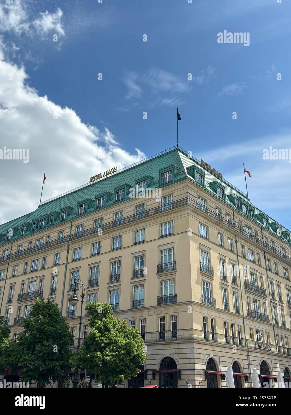 Hotel Adlon Kempinski Berlin Stock Photo - Alamy