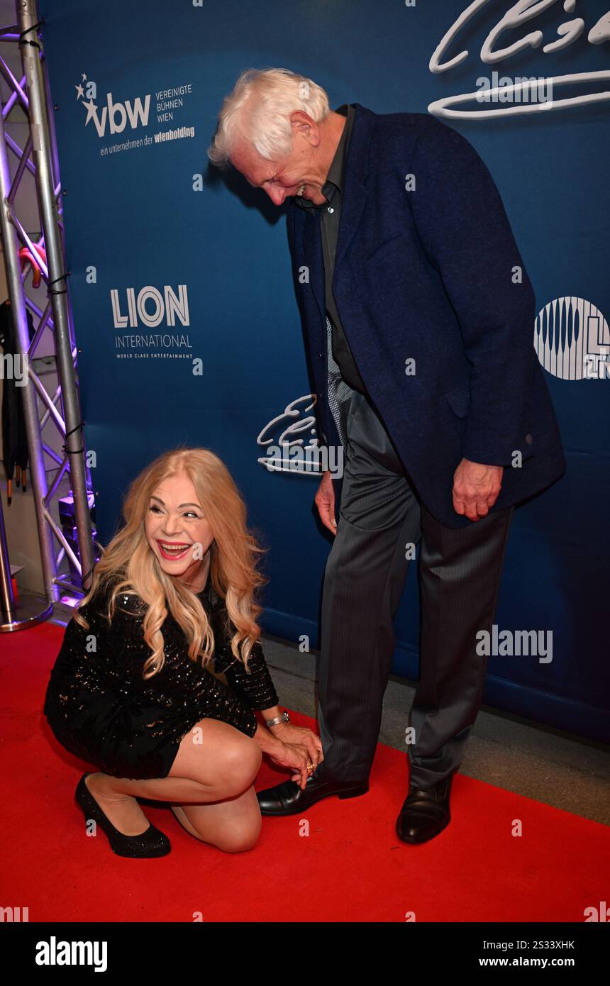 Munich, Germany. 08th Jan, 2025. Actress Julia Kent and husband Jakob ...