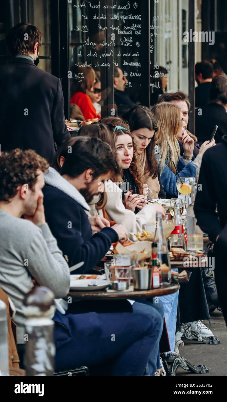 People sitting on a café terrace in Montmartre, Paris Stock Photo - Alamy