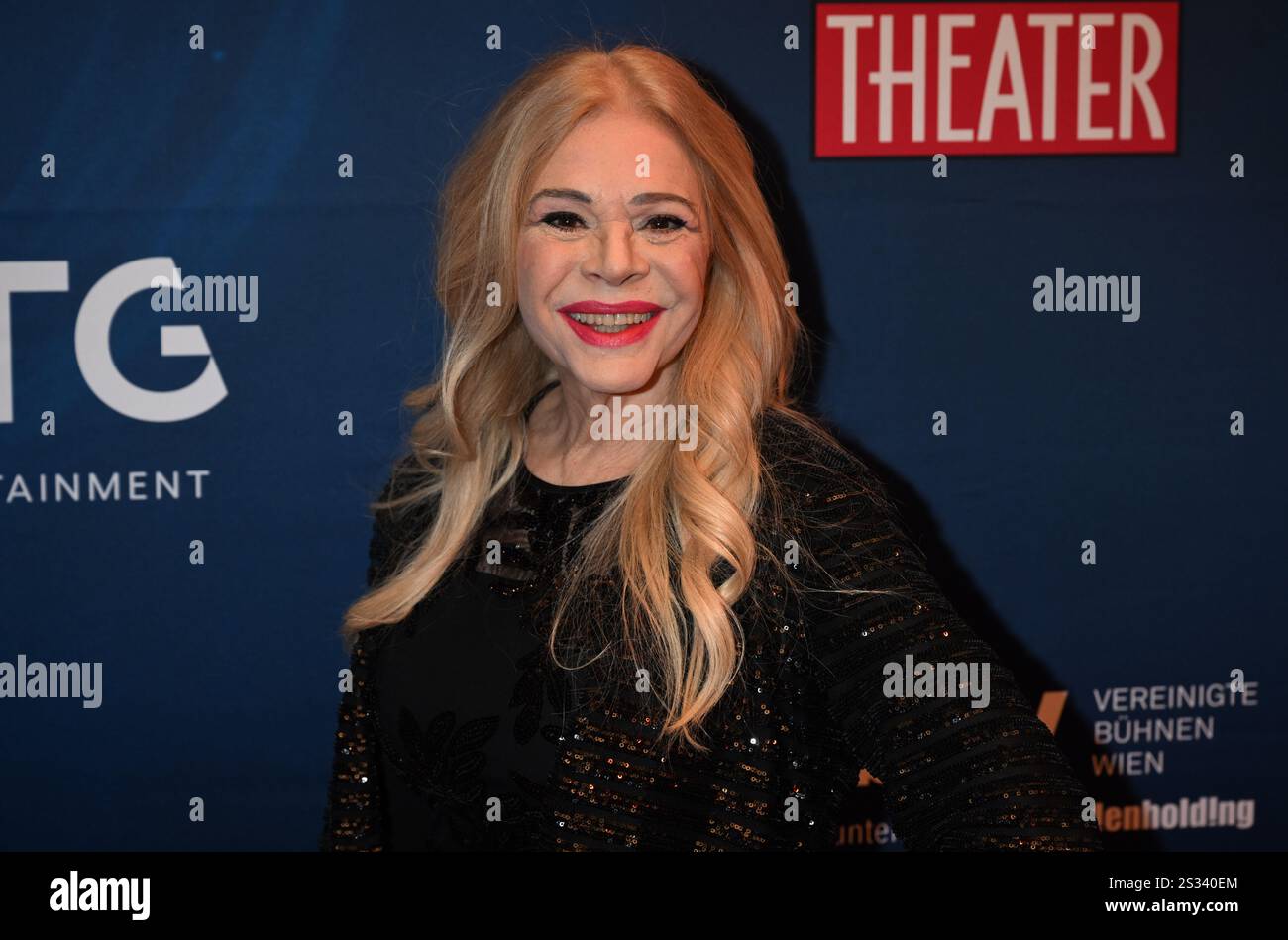 Munich, Germany. 08th Jan, 2025. Actress Julia Kent comes to the ...