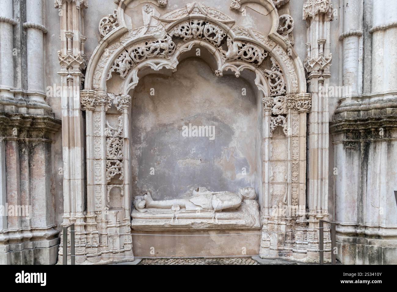 Tomb in a niche in the side wall of the ruins of the Convento do Carmo ...
