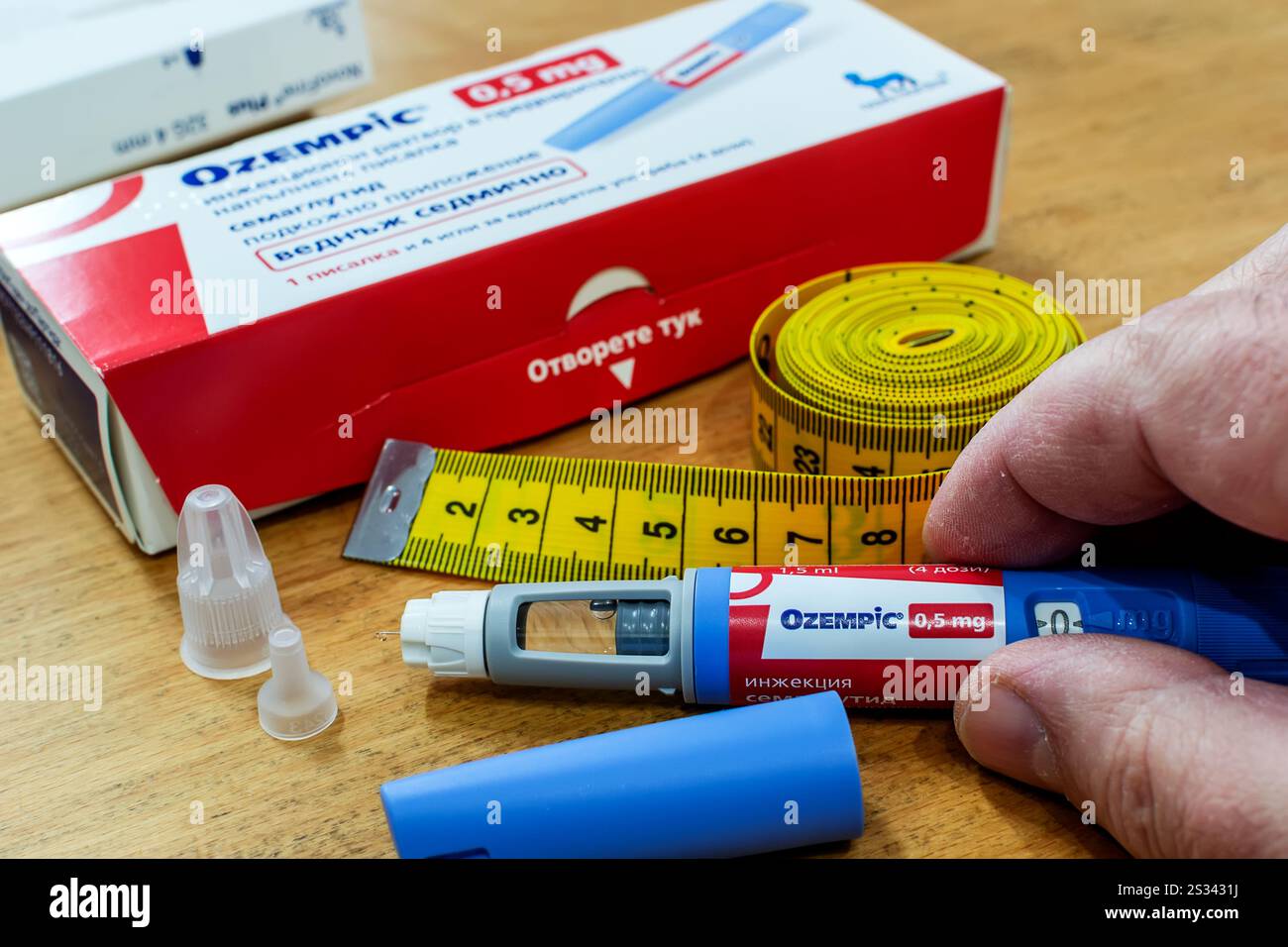 Hands holding Ozempic Insulin injection pen for diabetics and weight loss Stock Photo - Alamy