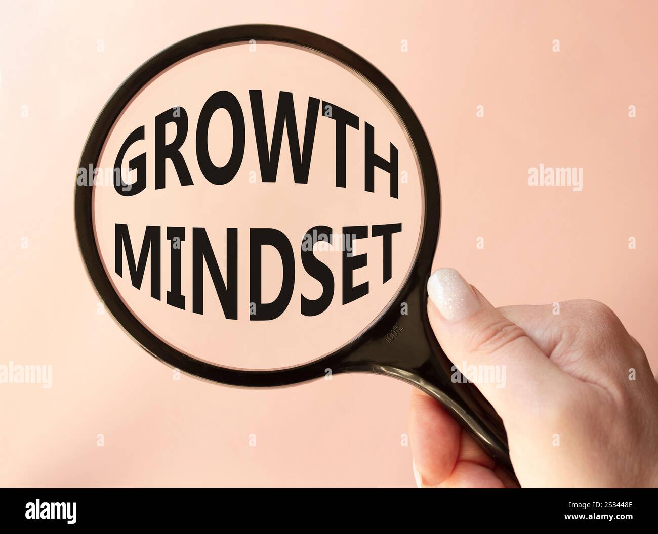 Growth Mindset symbol. Concept word Growth Mindset on magnifying glass ...