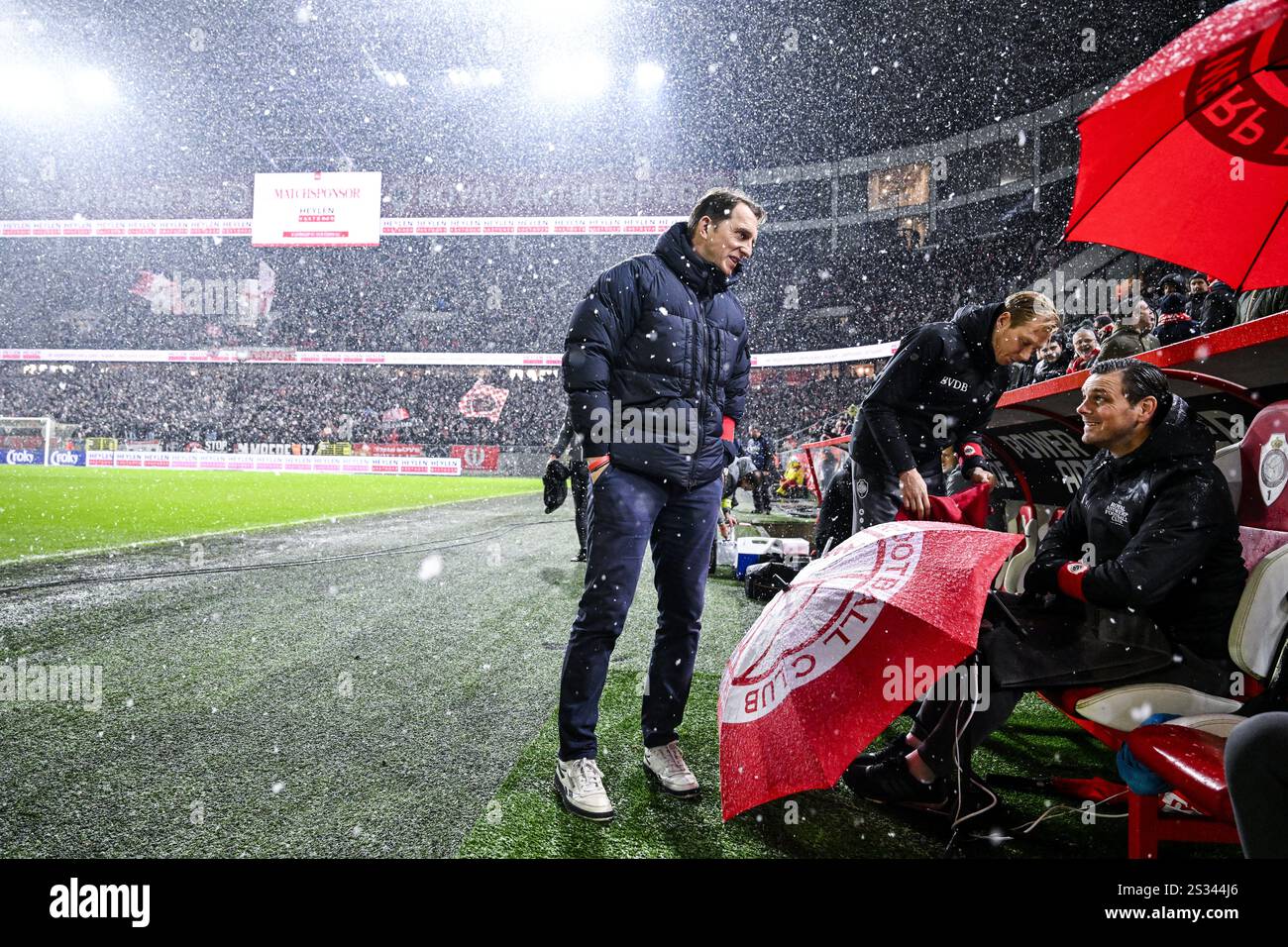Antwerp, Belgium. 08th Jan, 2025. Antwerp's head coach Jonas De Roeck pictured before a soccer ...