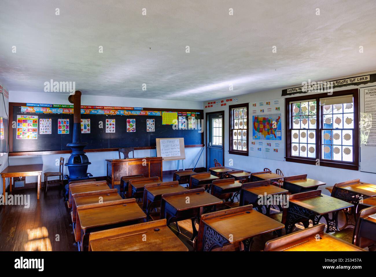 Amish One Room Schoolhouse in Amish Village in Pennsylvania Dutch ...