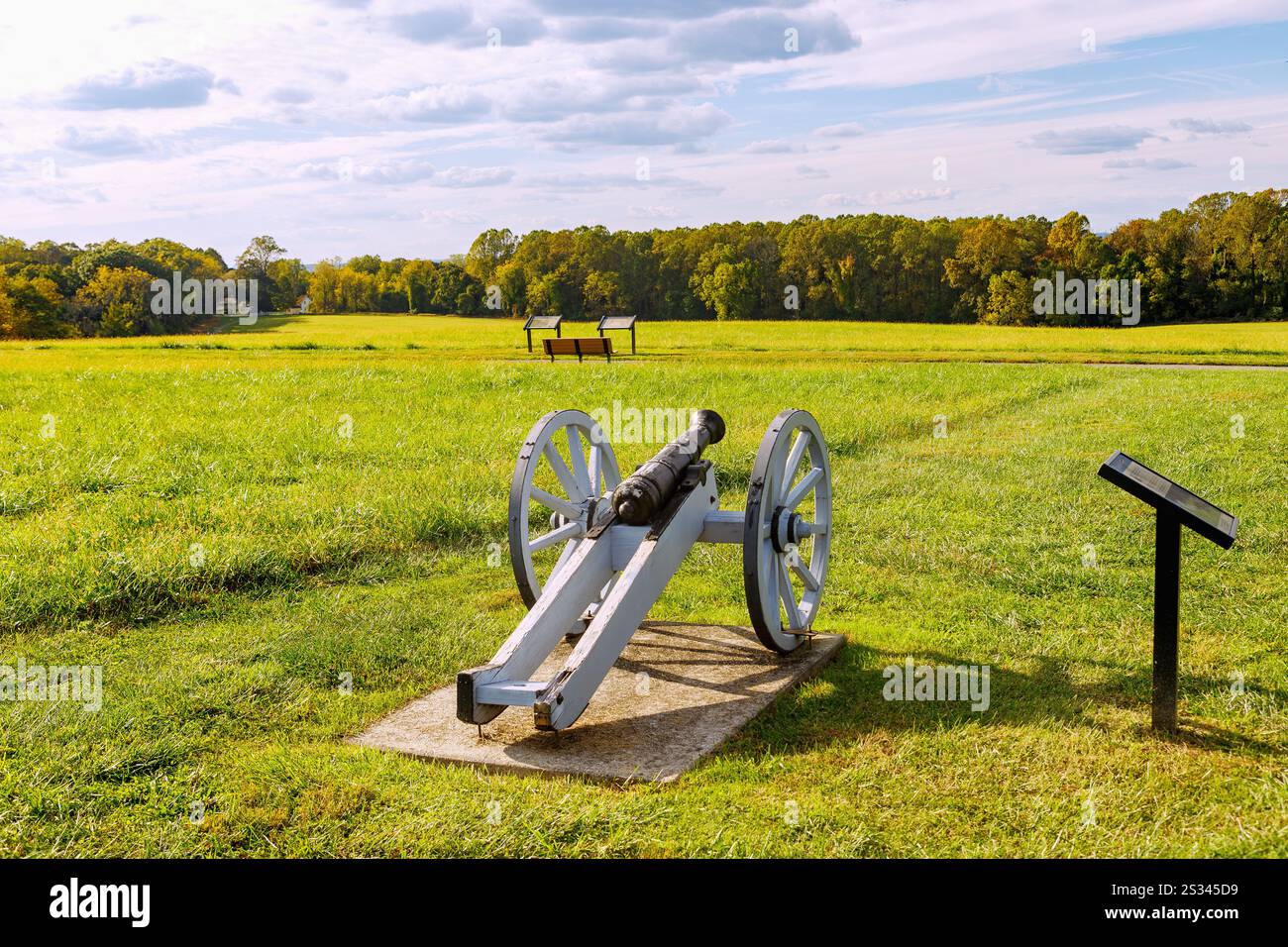Sandy Hollow with cannon on the Brandywine Battlefield Trail with a ...