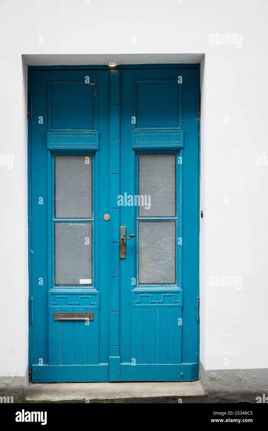 turquoise front door Stock Photo - Alamy