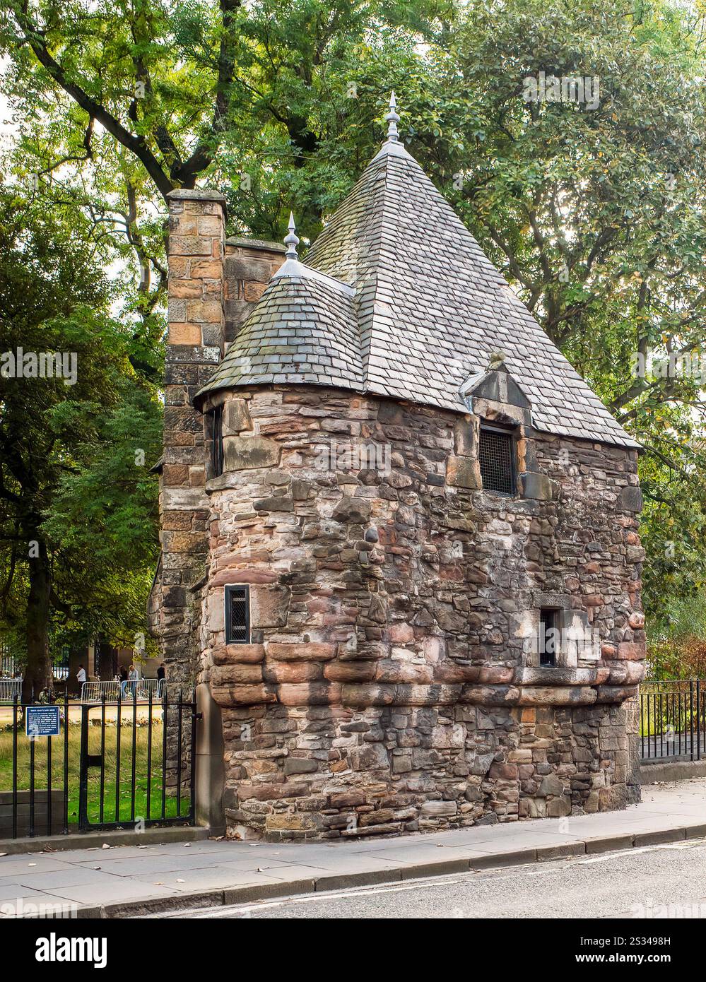 Queen Mary's Bath House - located in the grounds of the Palace of ...
