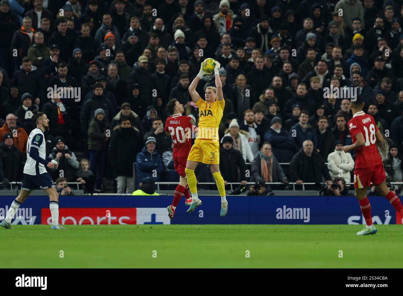 Tottenham Hotspur Stadium, London, UK. 8th Jan, 2025. Carabao Cup Semi ...