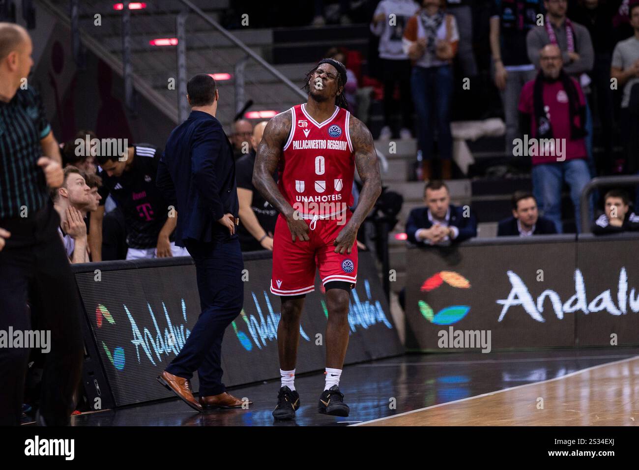 Jaylen Barford (Pallacanestro Reggiana #0) feiert sich -- Basketball ...