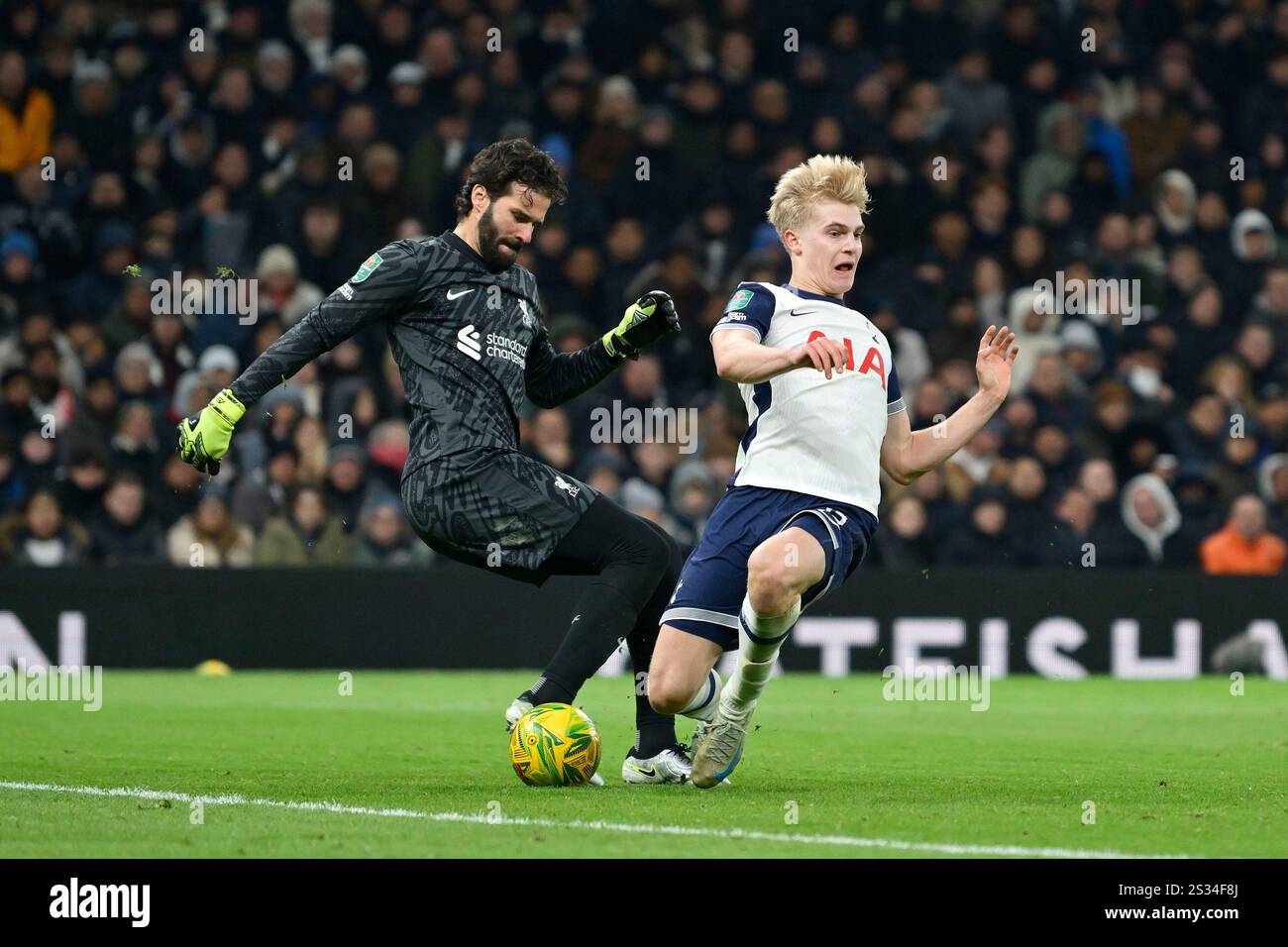 London, UK. 8th Jan, 2025. Lucas Bergvall of Tottenham Hotspur is ...