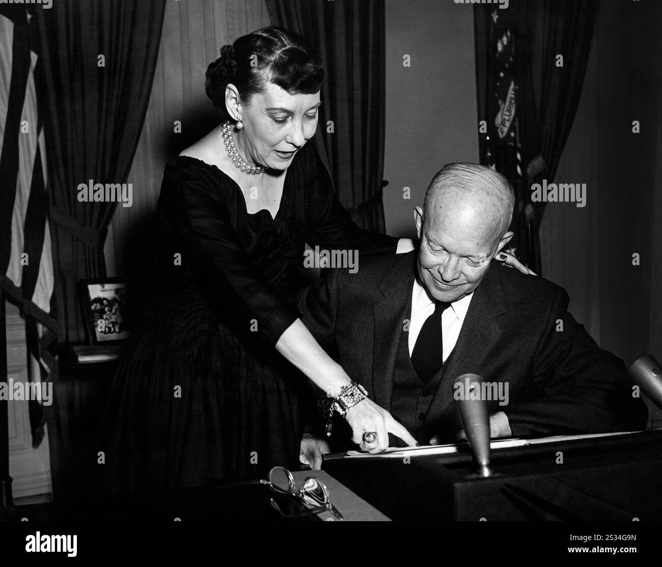 U.S. President Dwight D. Eisenhower and U.S. First Lady Mamie ...