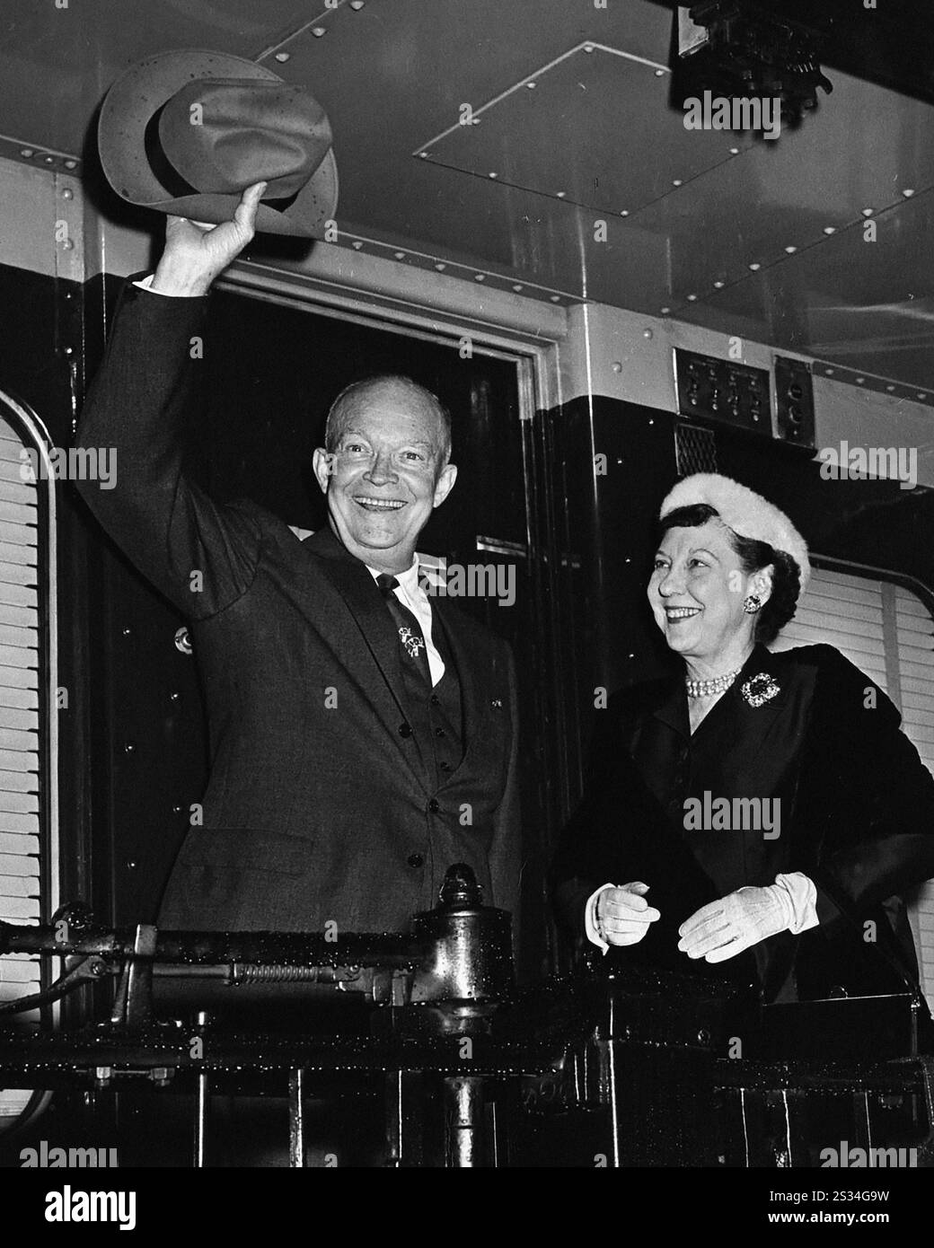 U.S. President Dwight D. Eisenhower and U.S. First Lady Mamie ...