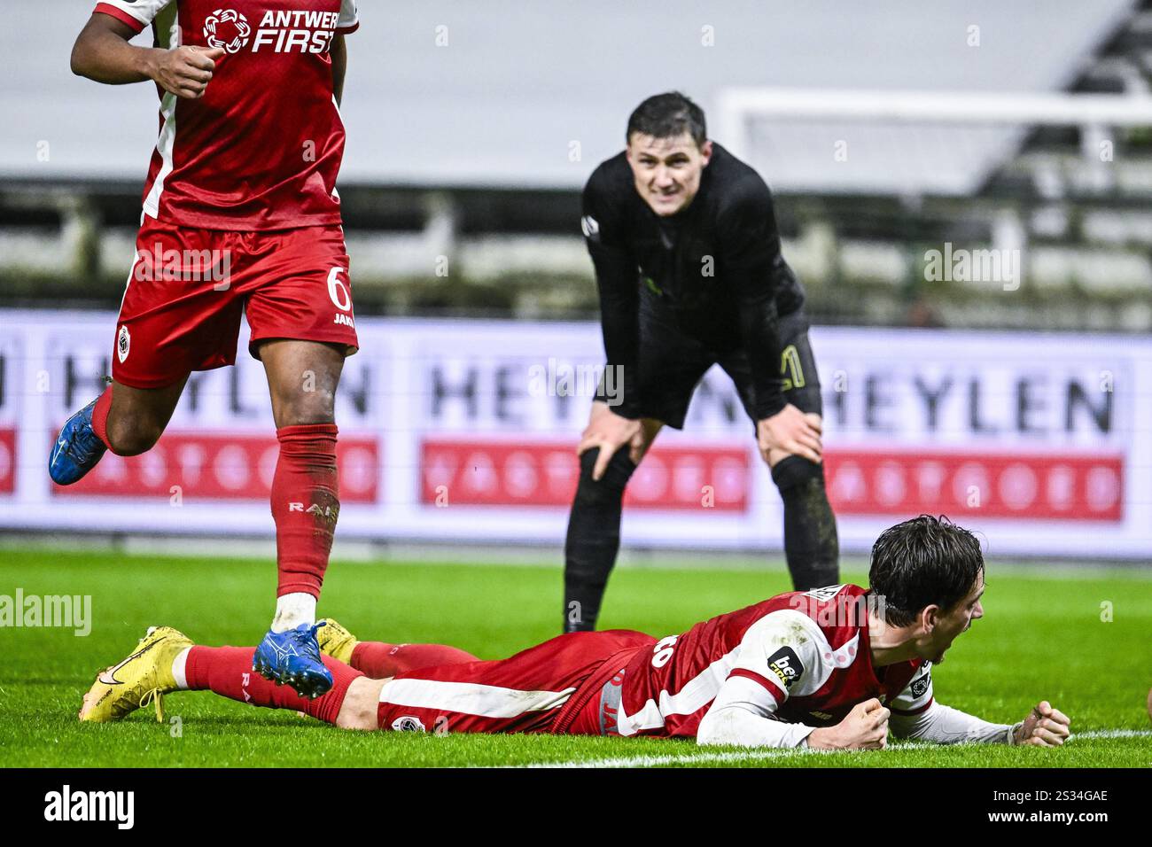Antwerp, Belgium. 08th Jan, 2024. Antwerp's Dennis Praet celebrates ...