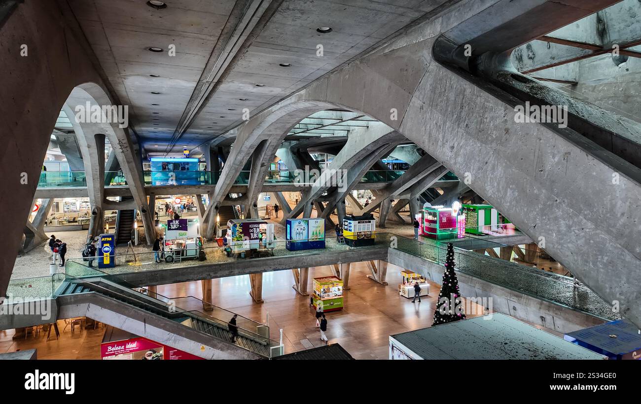 Lisbon Oriente Train Station Interior Stock Photo - Alamy