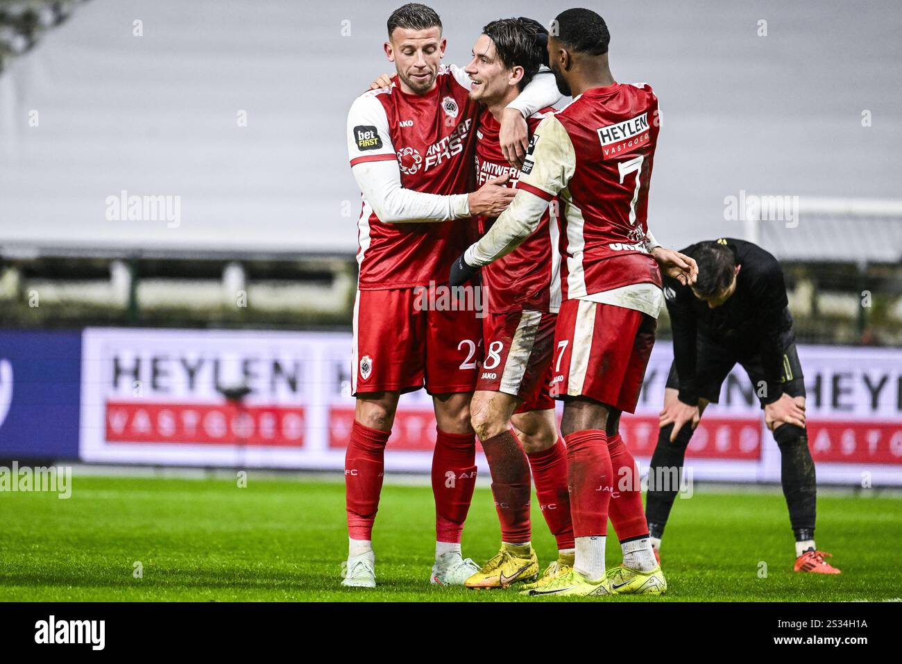 Antwerp, Belgium. 08th Jan, 2024. Antwerp's Dennis Praet celebrates ...