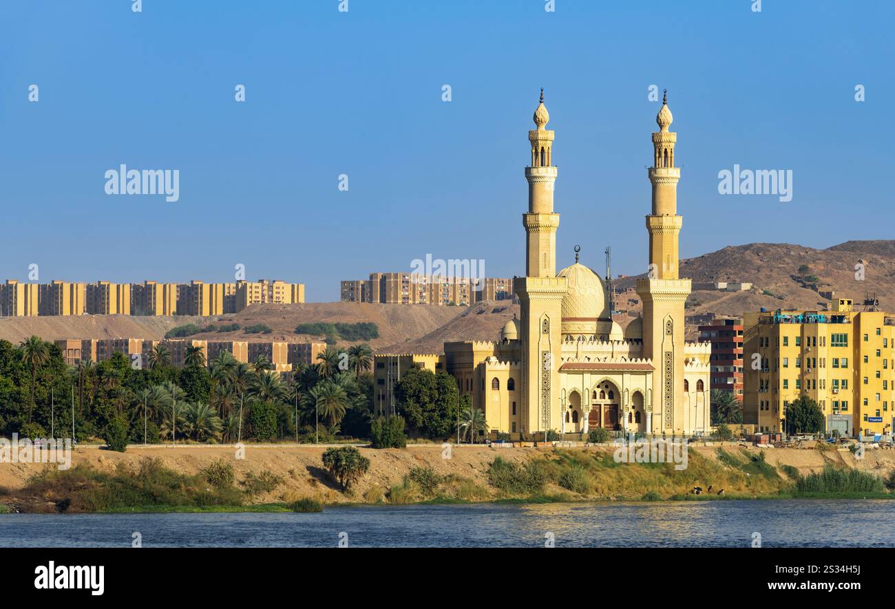 Mosque on the right bank of the Nile River in Aswan Stock Photo - Alamy