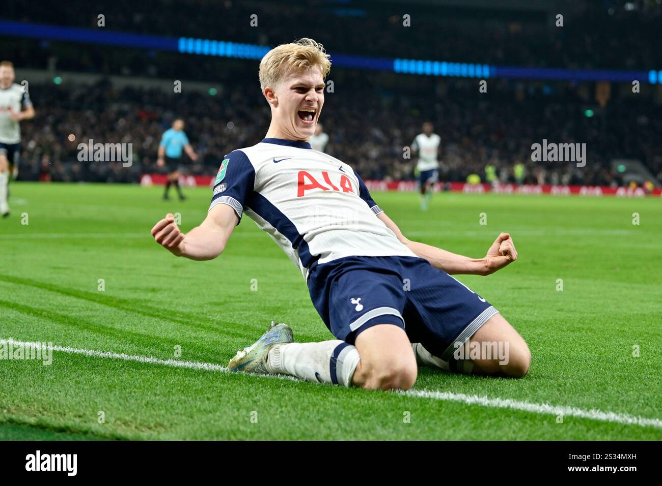 London, UK. 8th Jan, 2025. GOAL Lucas Bergvall of Tottenham Hotspur ...