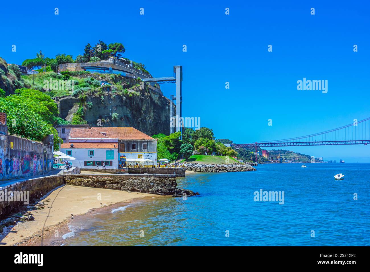Modern architecture in cacilhas hi-res stock photography and images - Alamy