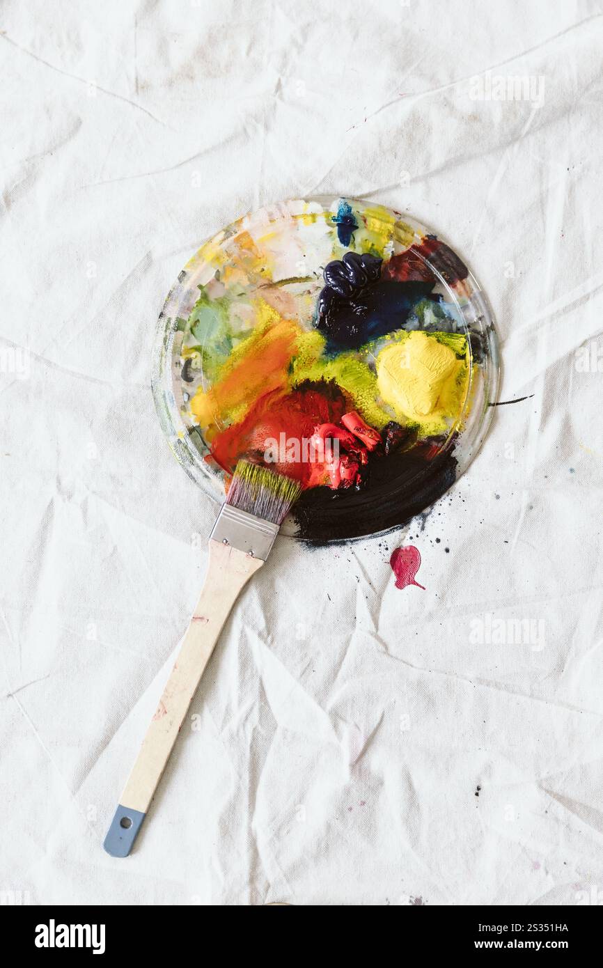 Mixing the proper colors just right Stock Photo - Alamy