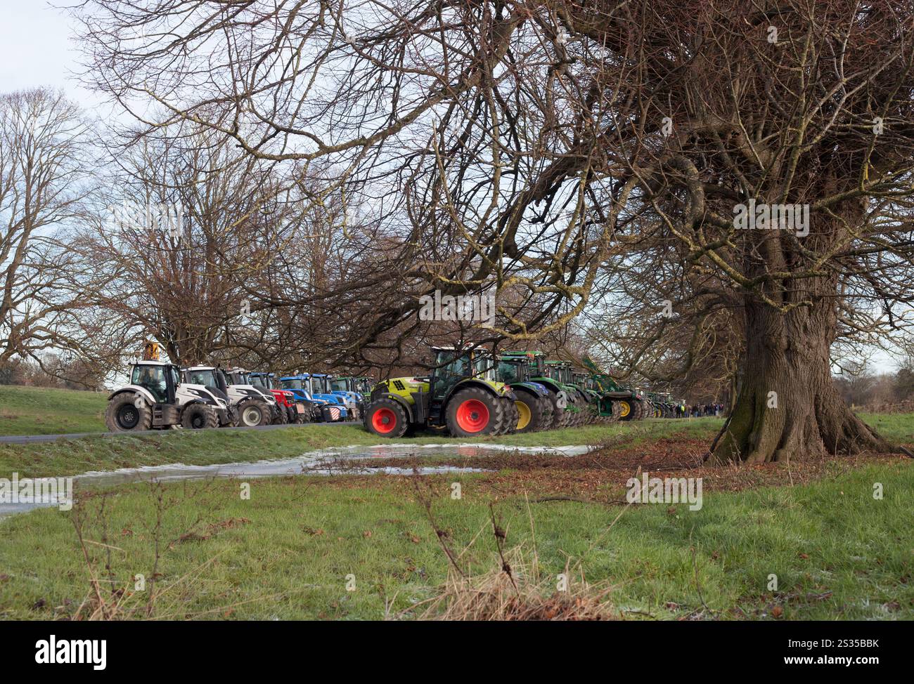 Tractors gathering on Beverley Westwood for Farmers tractor protest ...