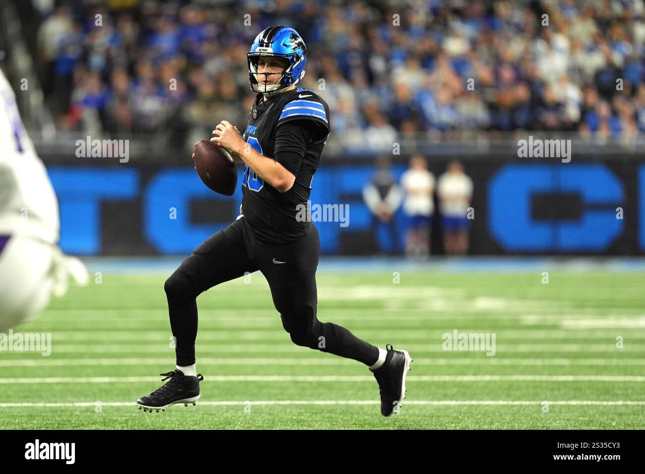 Detroit Lions quarterback Jared Goff runs the ball during the second ...