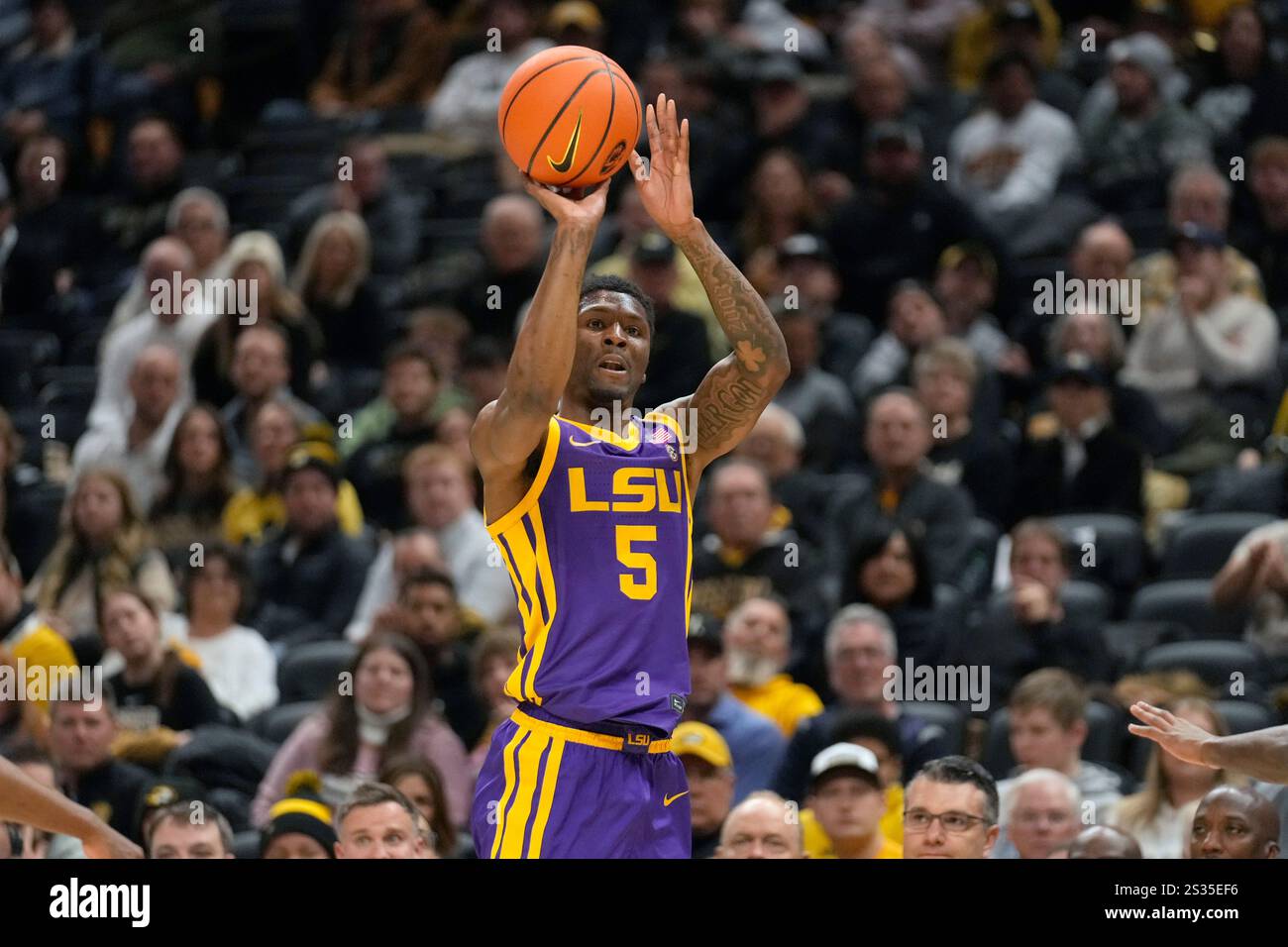 LSU's Cam Carter (5) shoots during the first half of an NCAA college ...