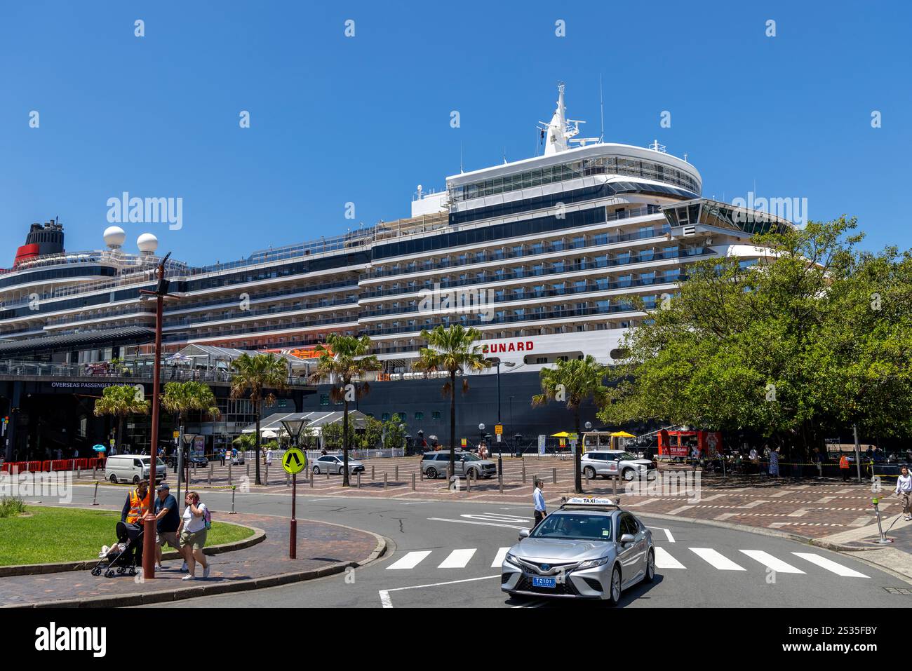 Cunard Queen Elizabeth cruise ship, berthed at the Overseas Passenger ...