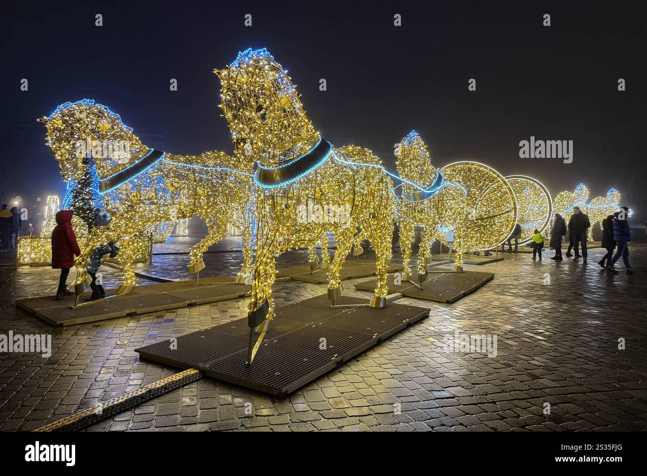 Die Beleuchtung der Lichterwelt auf dem Domplatz ist nach dem Anschlag ...