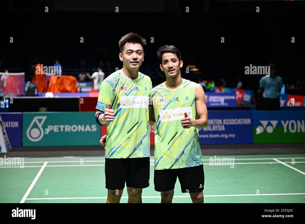 Kuala Lumpur, Malaysia. 8th Jan, 2025. Tan Wee Kiong/Nur Mohd Azriyn Ayub (R) of Malaysia pose ...