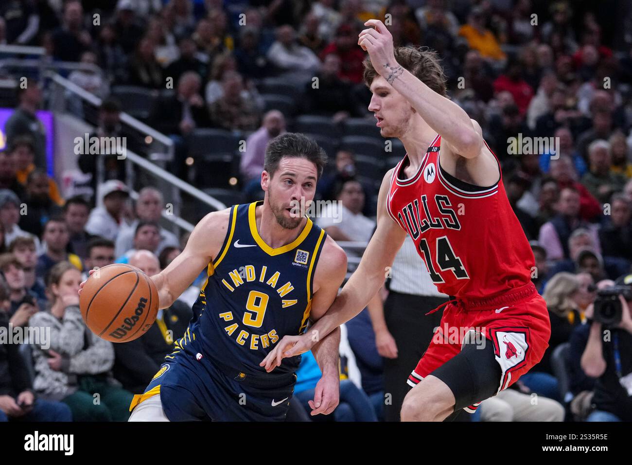 Indiana Pacers guard T.J. McConnell (9) drives around Chicago Bulls ...