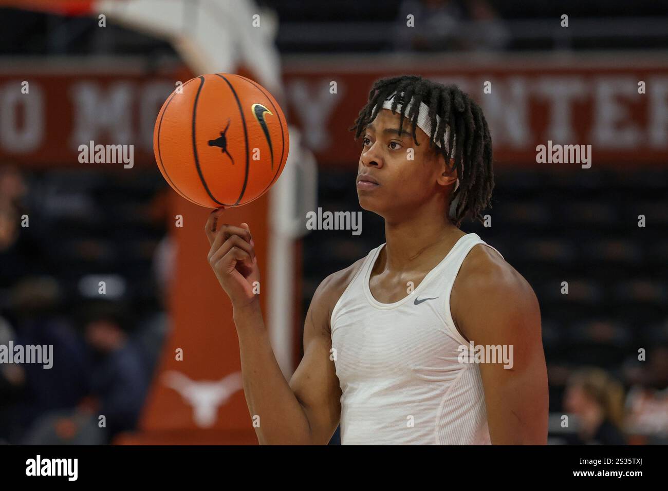 AUSTIN, TX - JANUARY 07: Texas Longhorns guard Tre Johnson (20) spins ...
