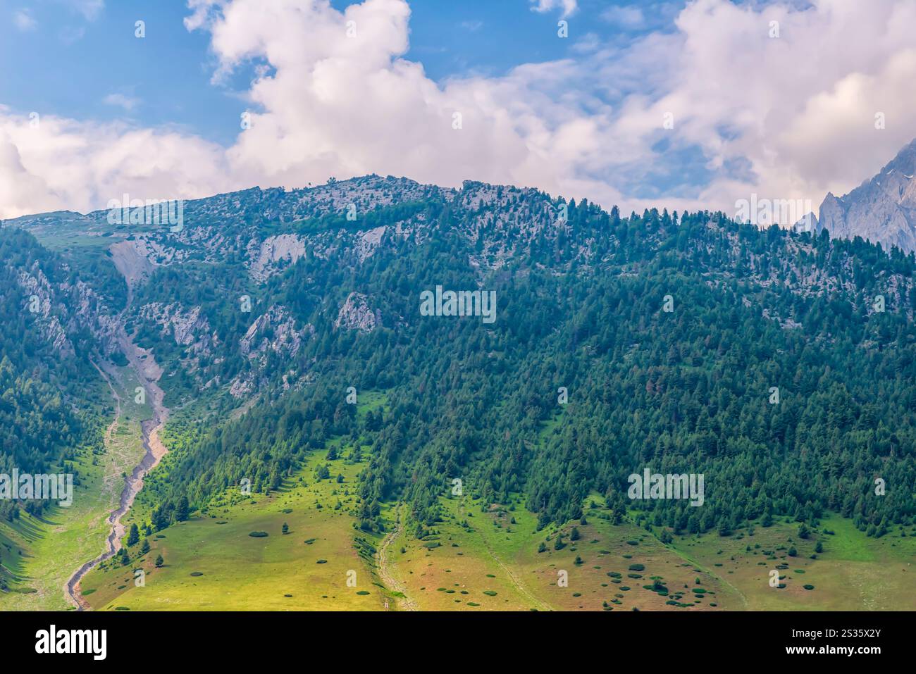 Himalayan mountains of Sonmarg / Sonarmarg, Jammu and Kashmir, India ...