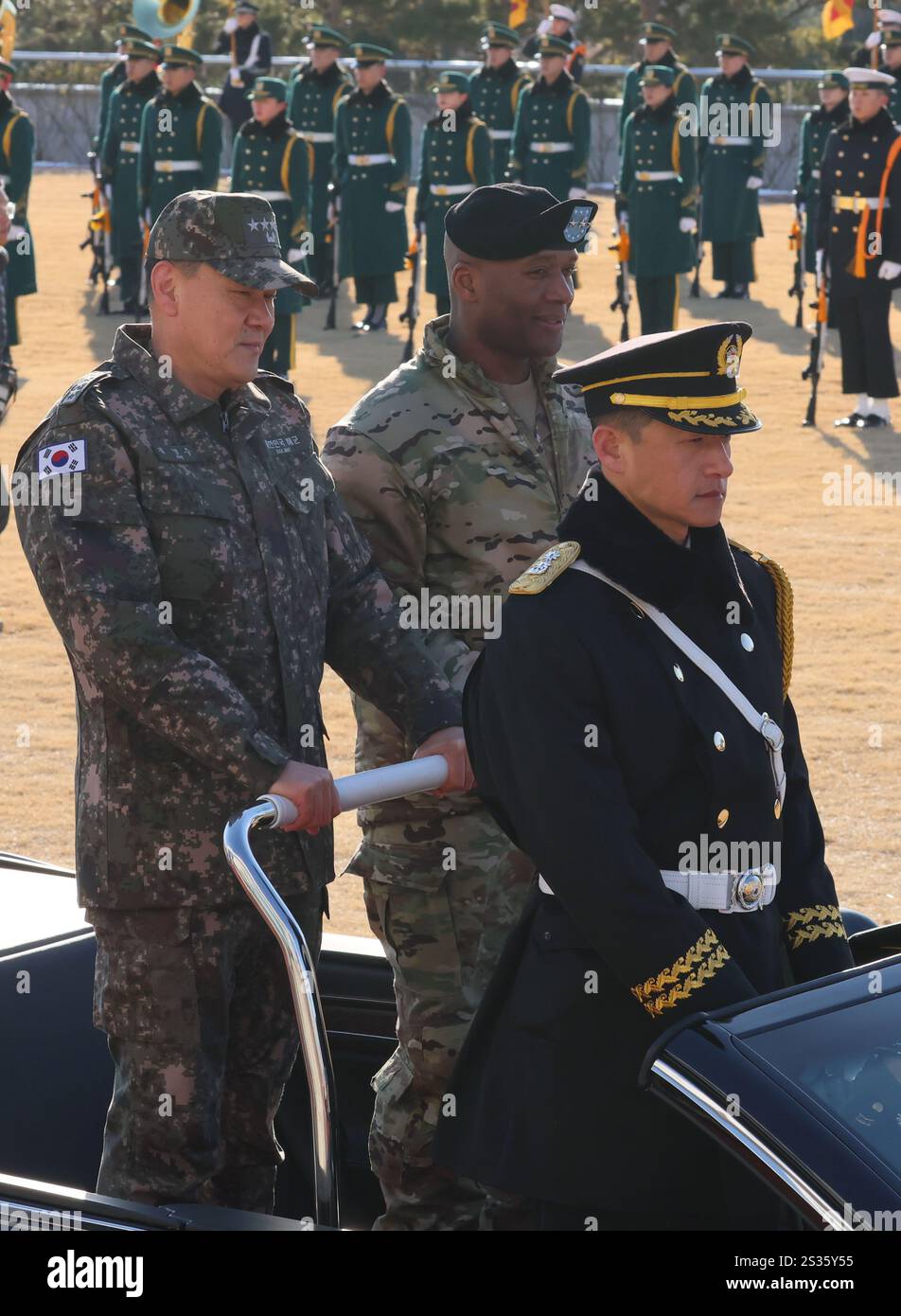 09th Jan, 2025. New USFK chief welcomed U.S. Gen. Xavier Brunson (R ...